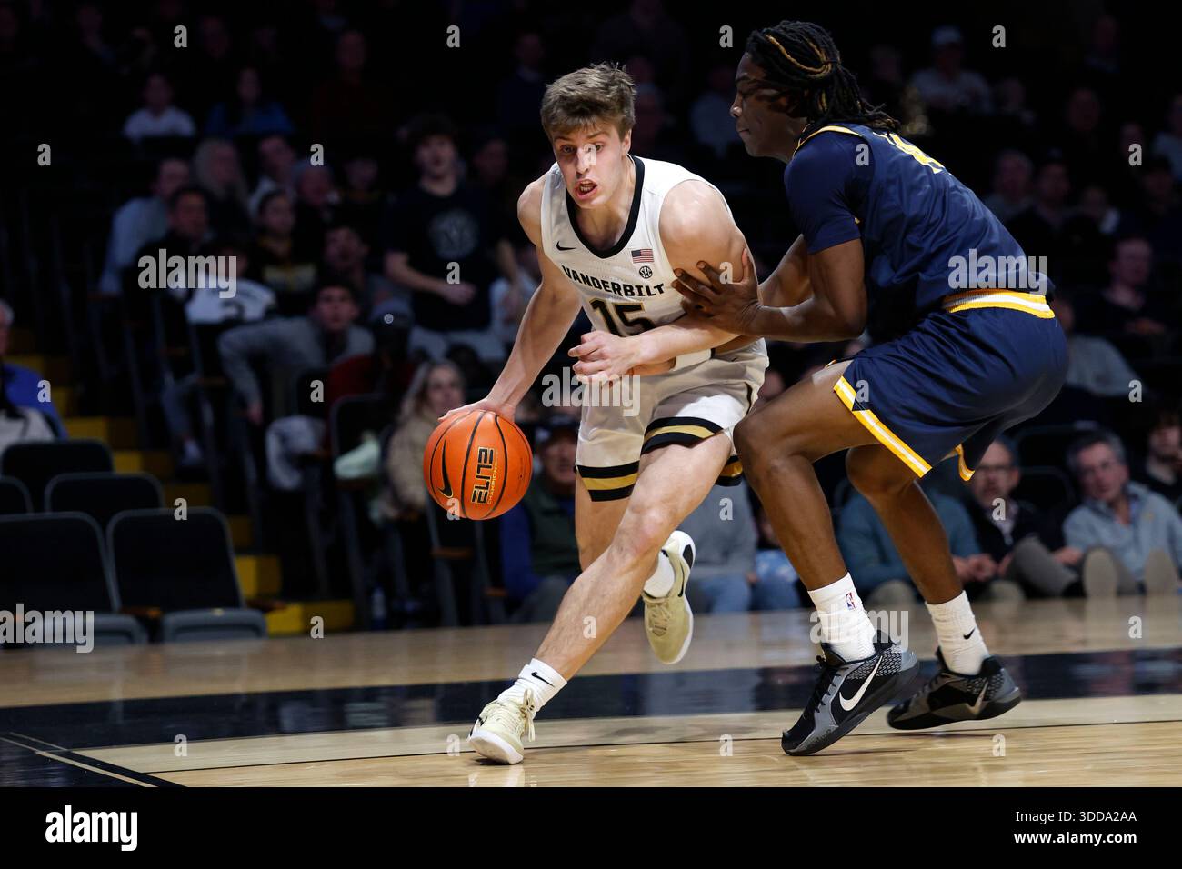 NASHVILLE, TN - DECEMBER 29: Vanderbilt Commodores guard Coleson Messer ...