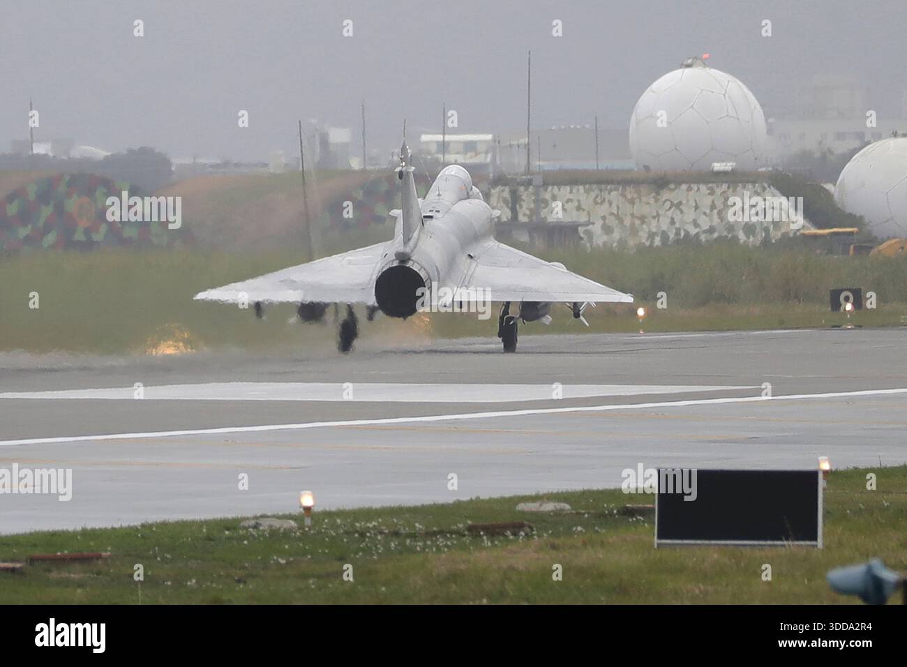 A Taiwan's Mirage 2000 fighter jet lands at an airbase in Hsinchu ...