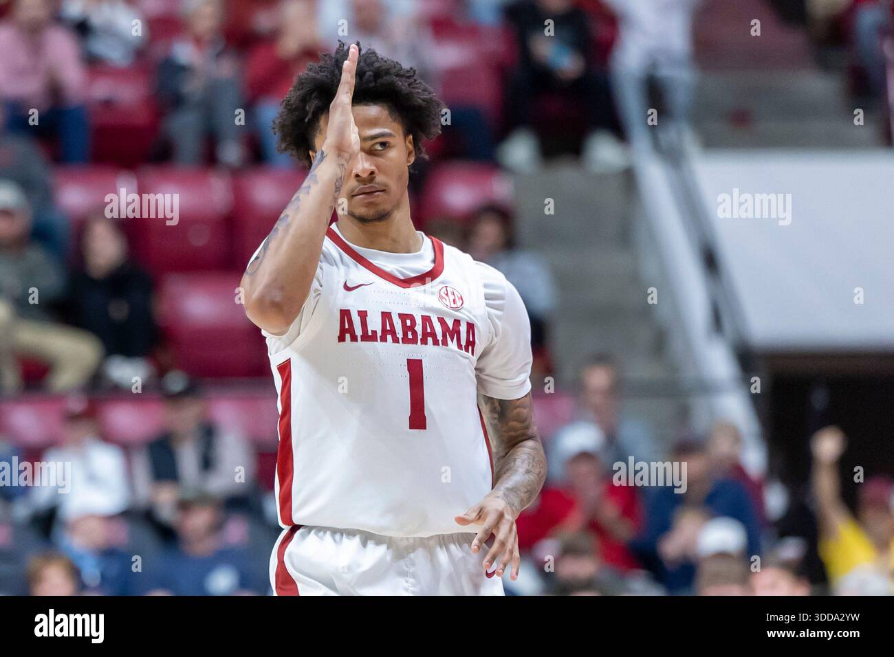 Alabama guard Jalil Bethea (1) reacts after hitting a three-point shot ...