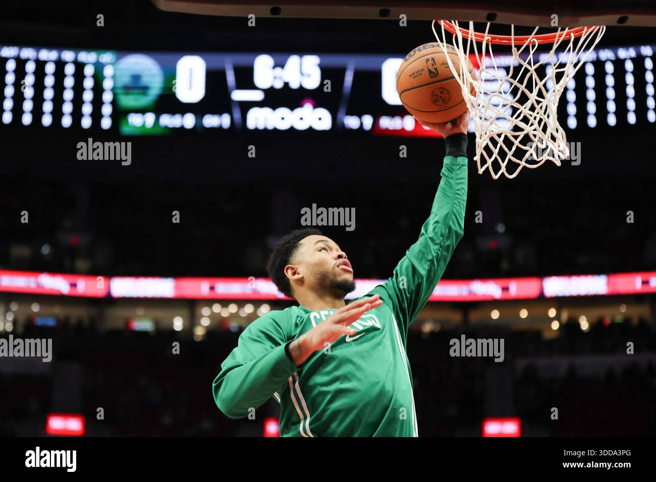 Boston Celtics guard Anfernee Simons (4) warms up before an NBA ...