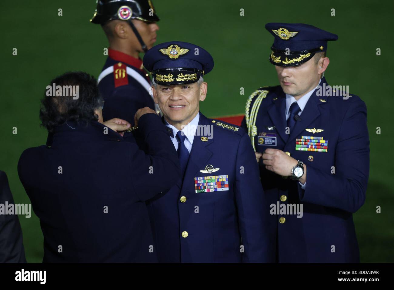 Colombian President Gustavo Petro promotes Gen. Carlos Fernando Silva ...