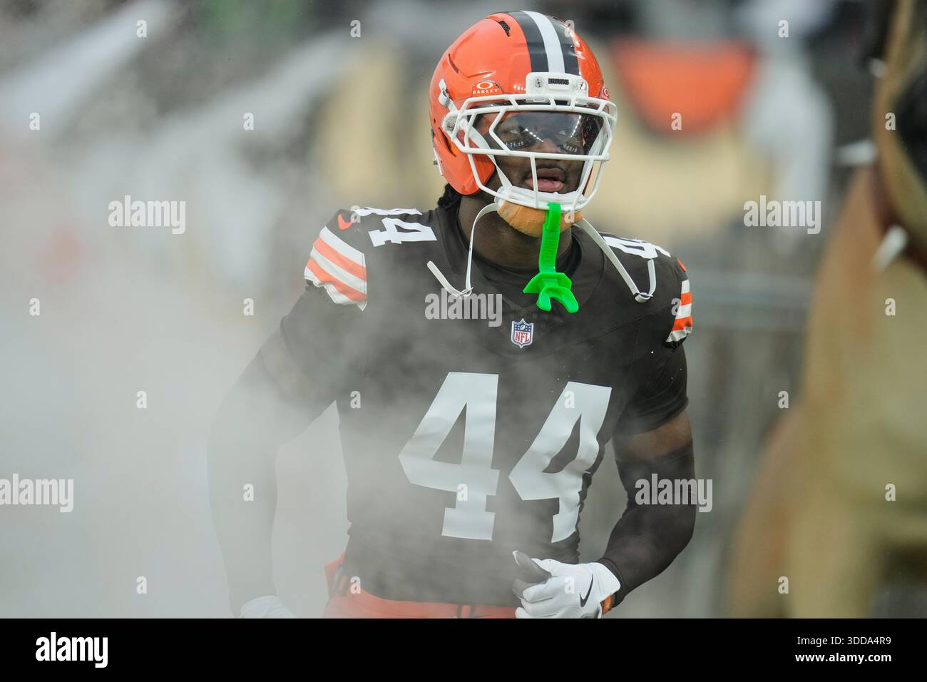 Cleveland Browns tight end Harold Fannin Jr. (44) is introduced before ...