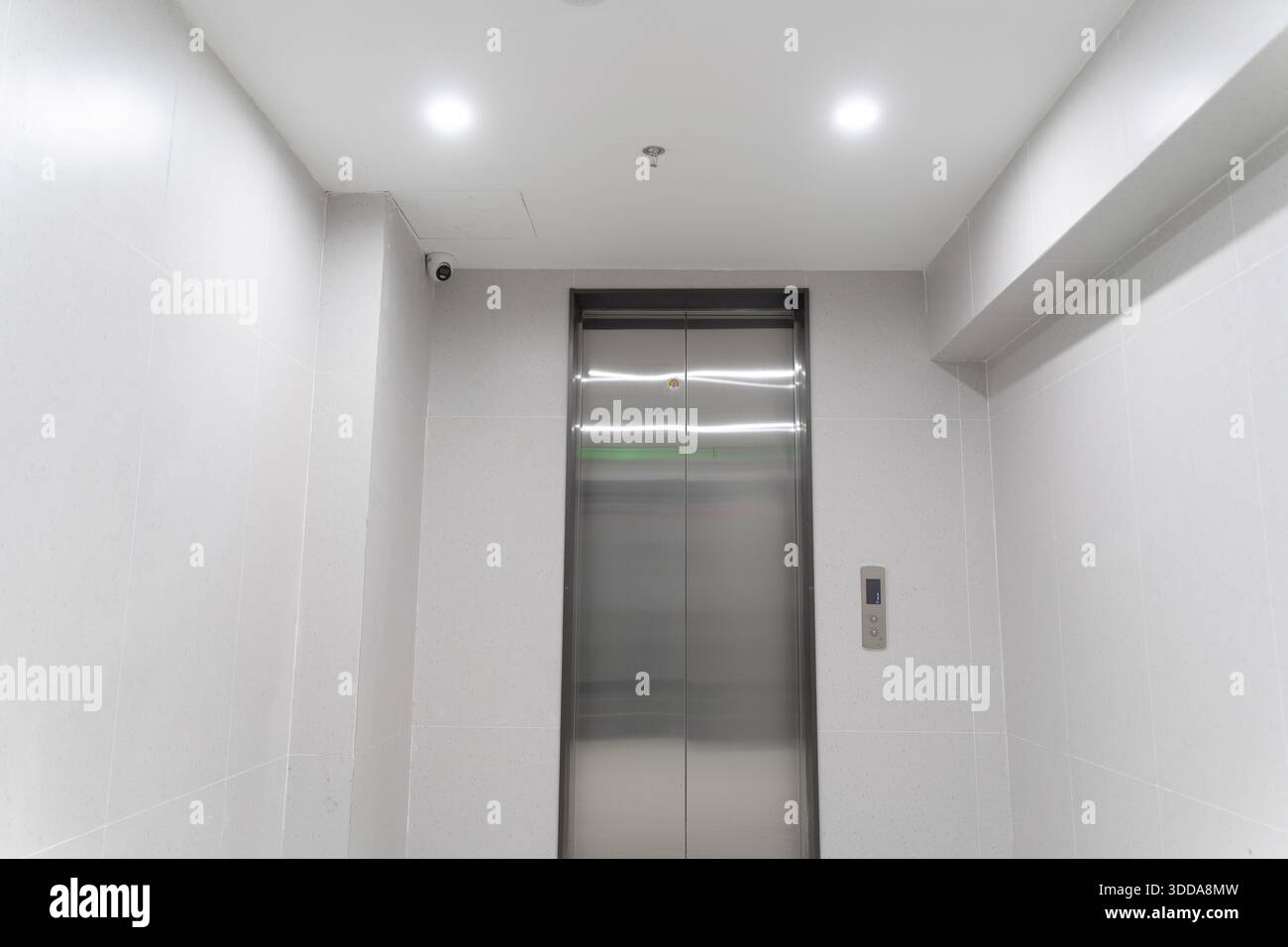 Elevator hall security camera hi-res stock photography and images - Alamy