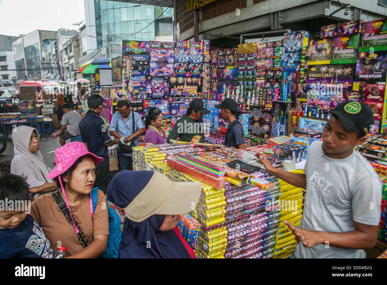 December 30, 2025, Jakarta, Jakarta, Indonesia: Residents buy ...