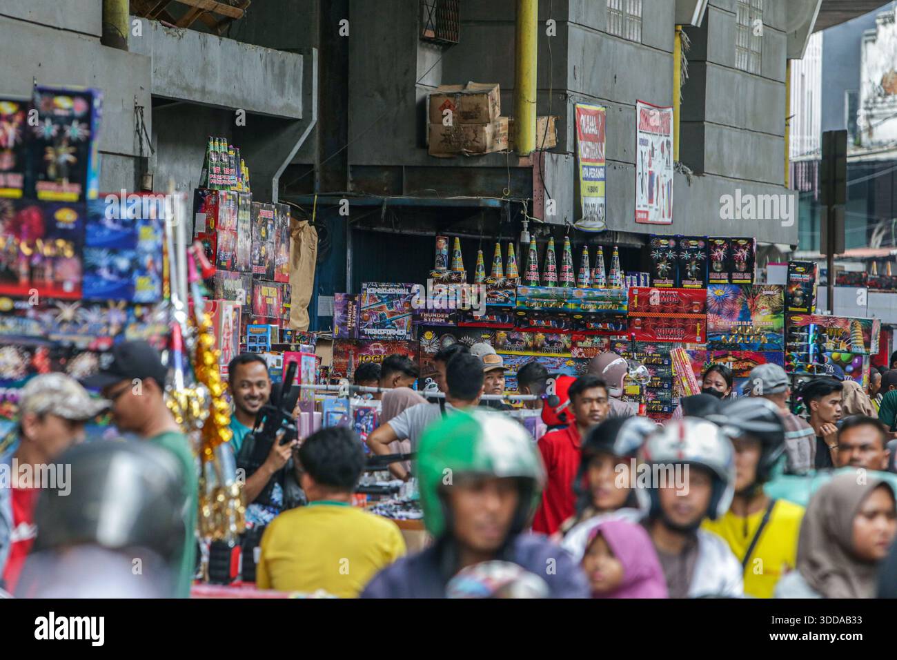December 30, 2025, Jakarta, Jakarta, Indonesia: Residents buy ...