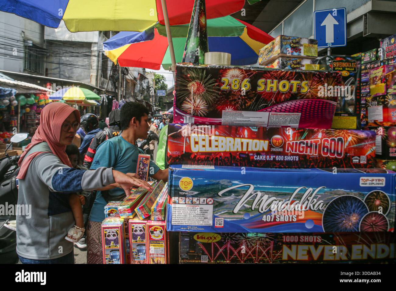 December 30, 2025, Jakarta, Jakarta, Indonesia: Residents buy ...