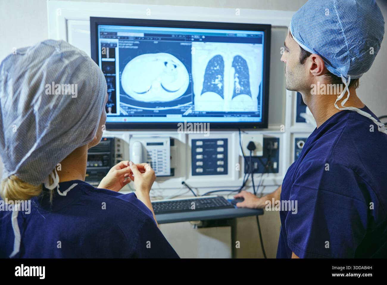 Surgery planning mri scan hi-res stock photography and images - Alamy