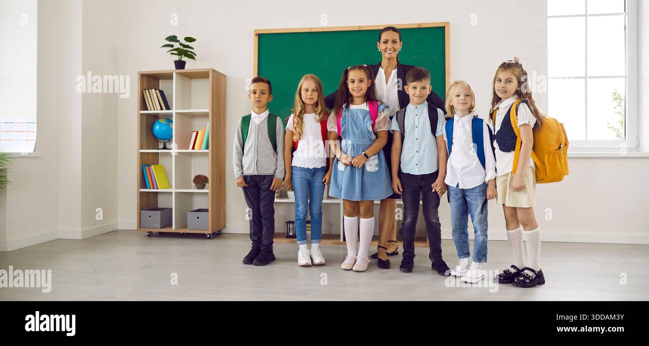 Group students in school uniform hi-res stock photography and images ...