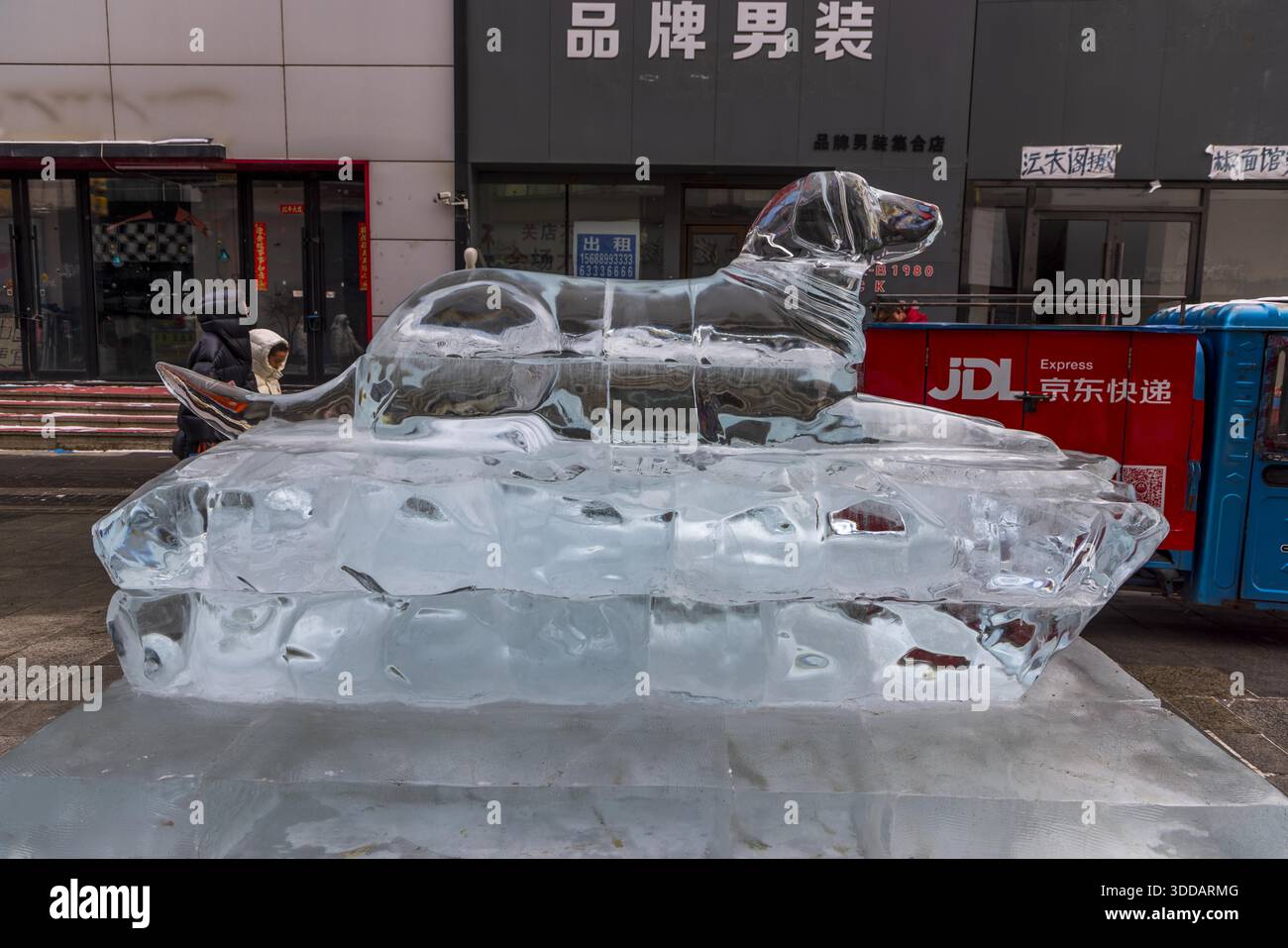 Zodiac ice sculptures attract visitors in Henan Street, Jilin City ...