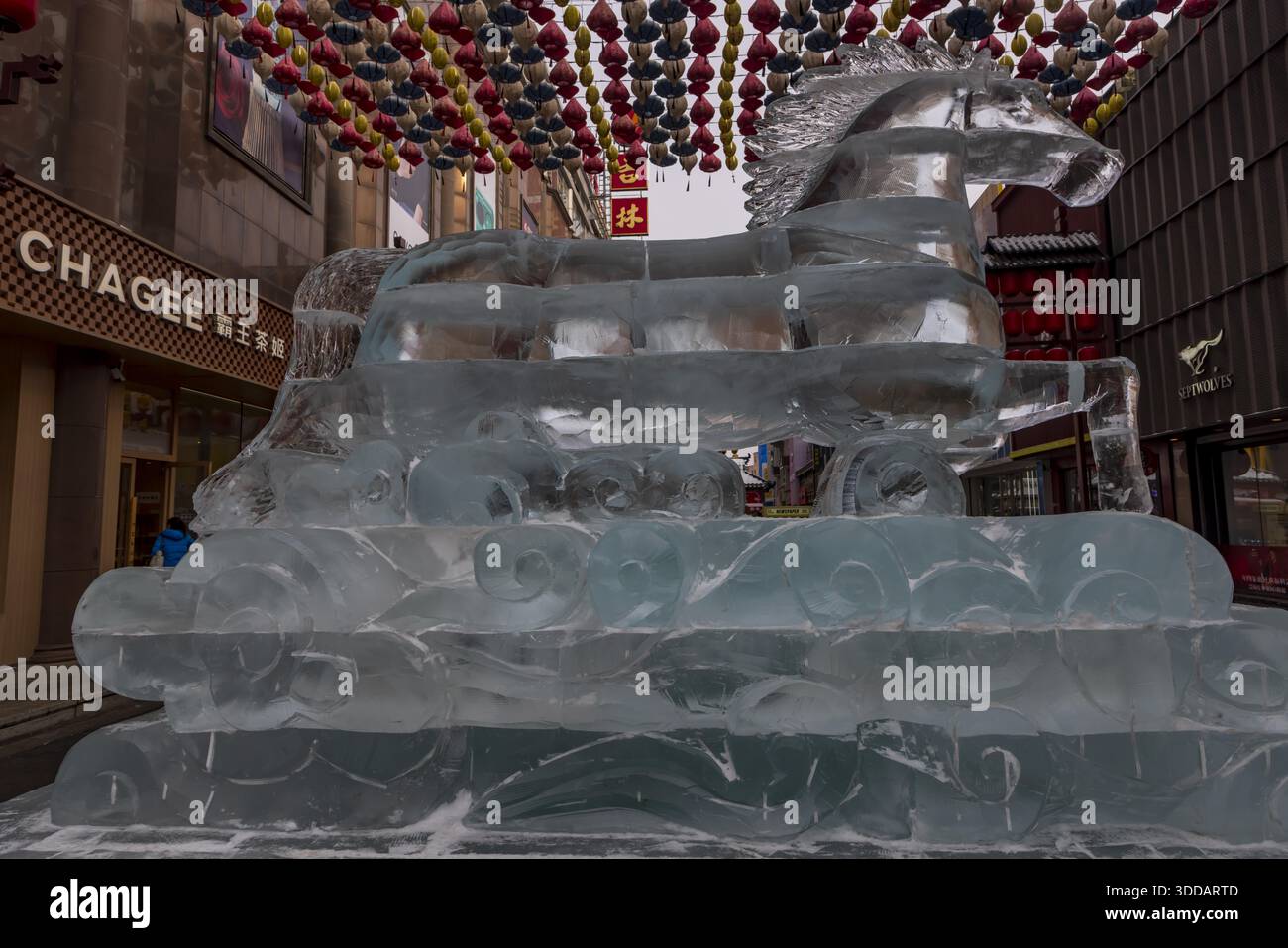 Zodiac ice sculptures attract visitors in Henan Street, Jilin City ...