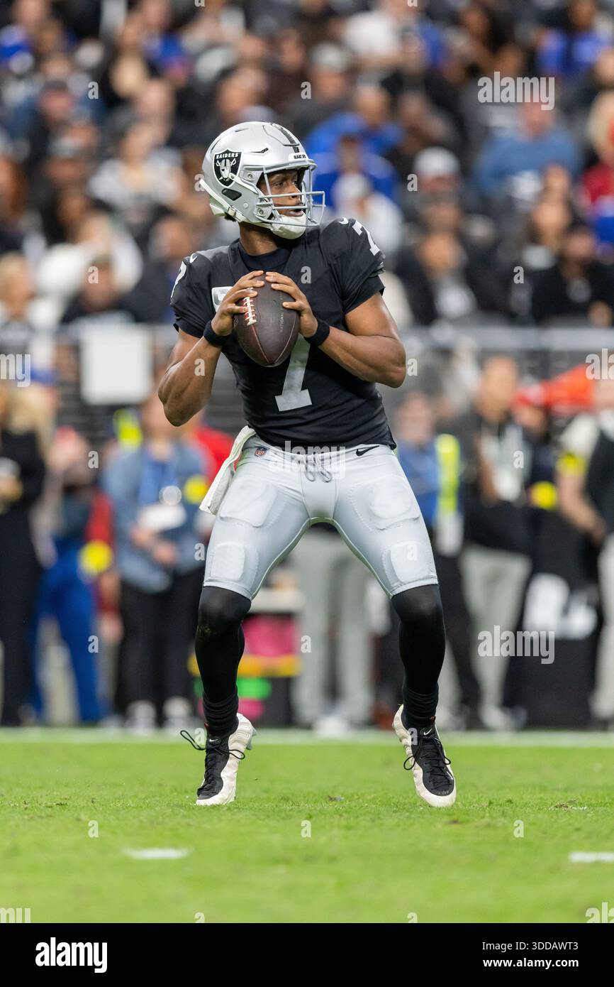 Las Vegas Raiders quarterback Geno Smith (7) drops back to pass against ...
