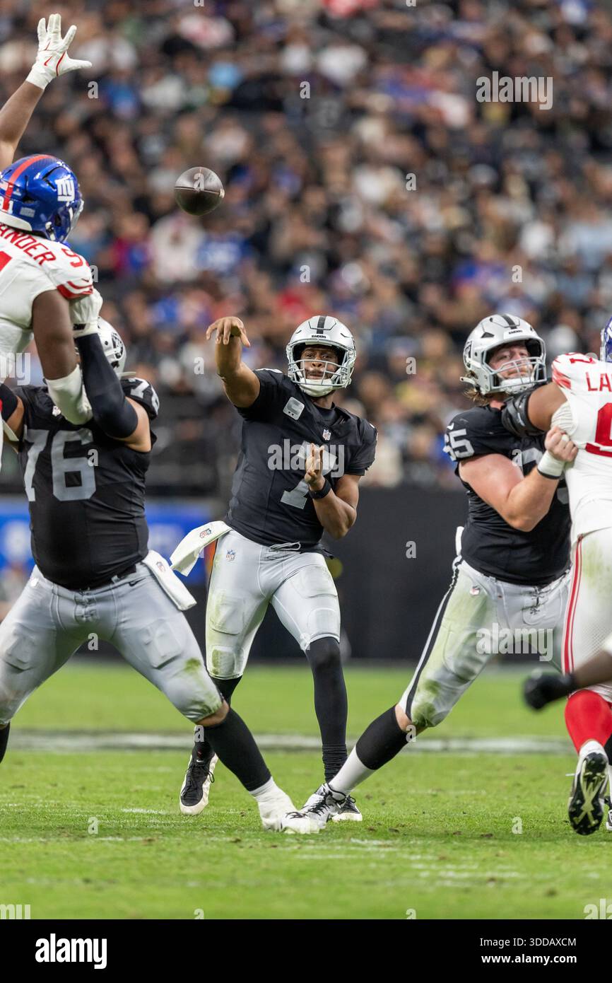 Las Vegas Raiders quarterback Geno Smith (7) passes the ball against ...