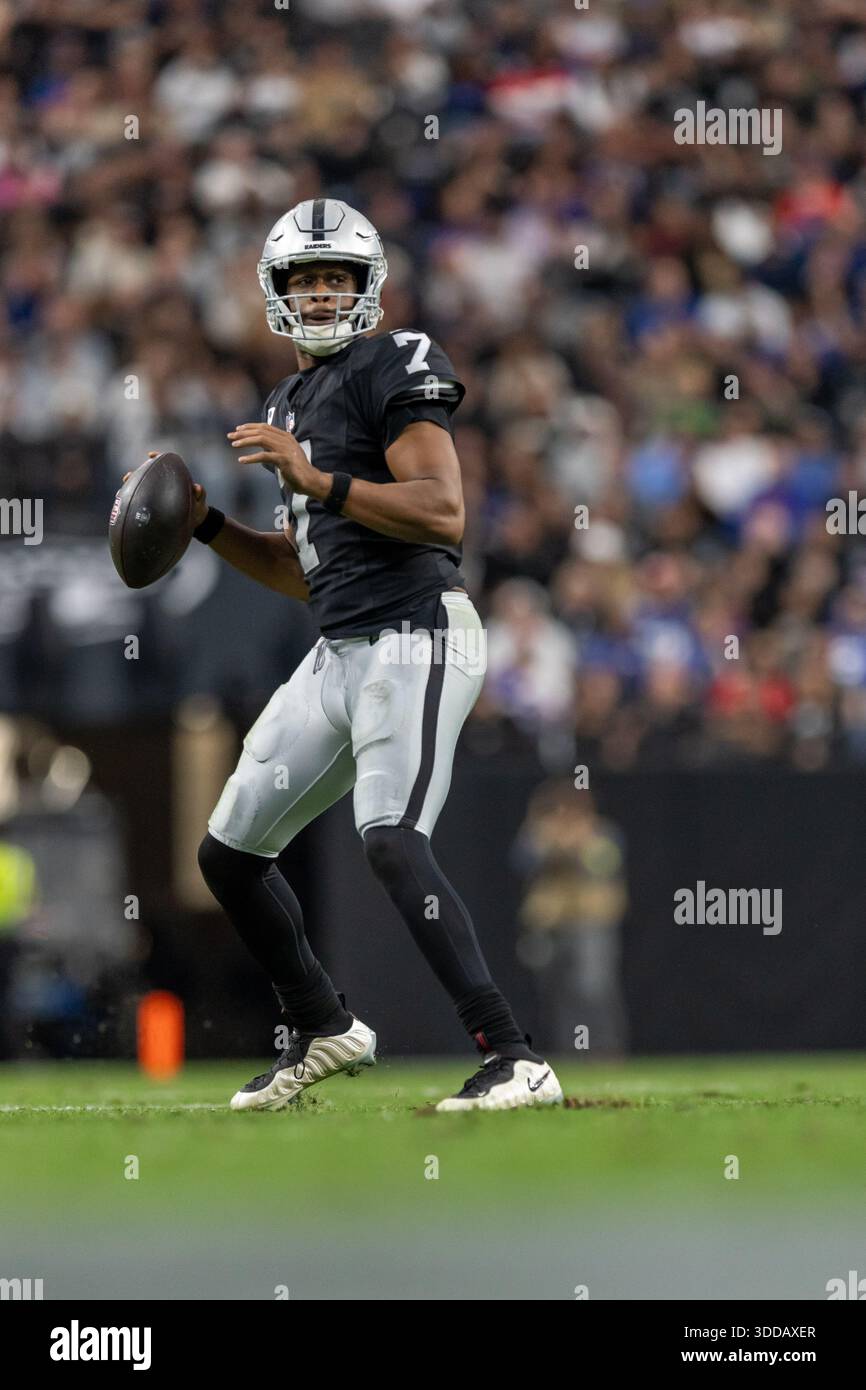 Las Vegas Raiders quarterback Geno Smith (7) drops back to pass against ...