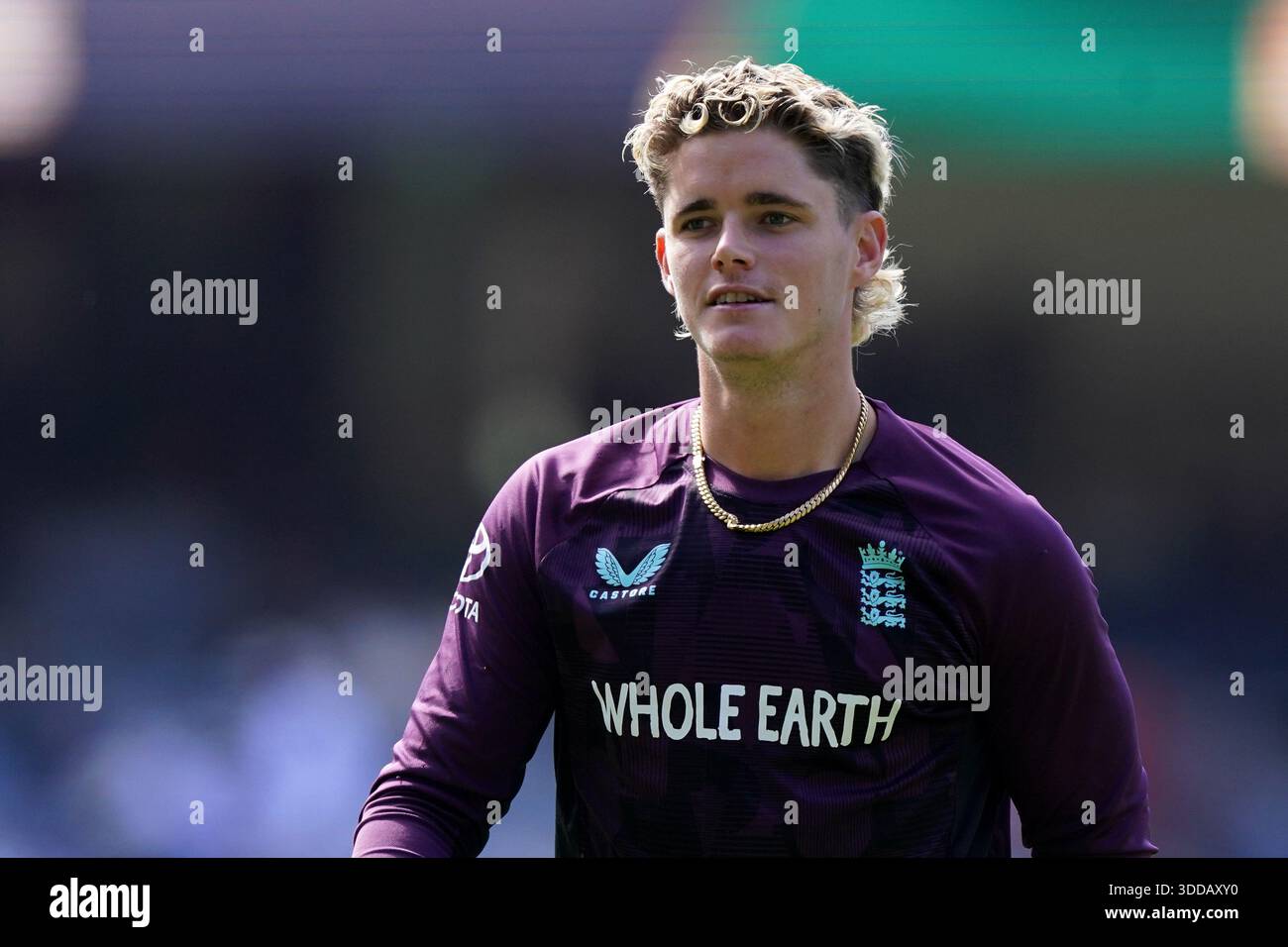 England's Jacob Bethell warms up on day two of the fourth NRMA ...