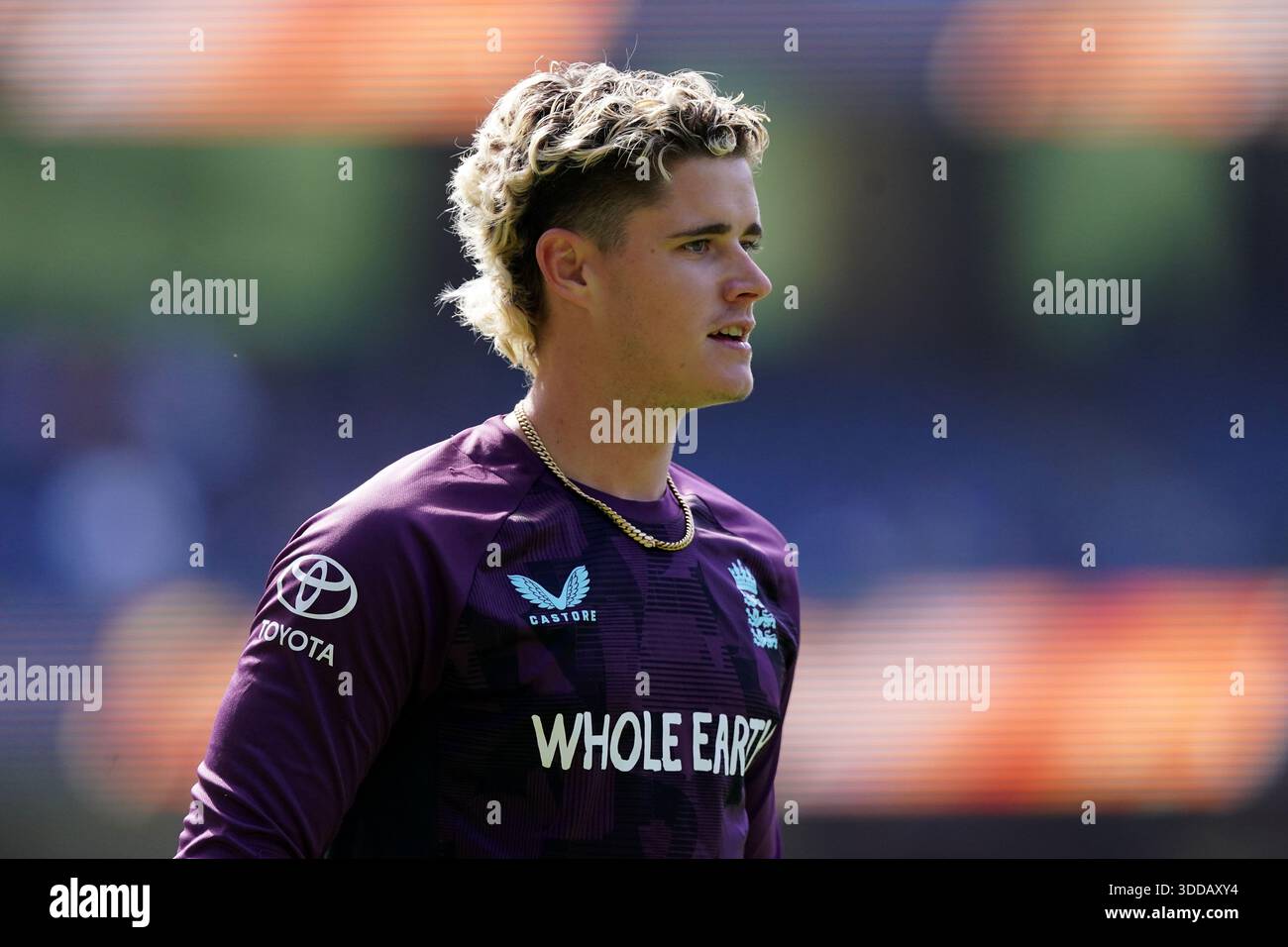 England's Jacob Bethell warms up on day two of the fourth NRMA ...