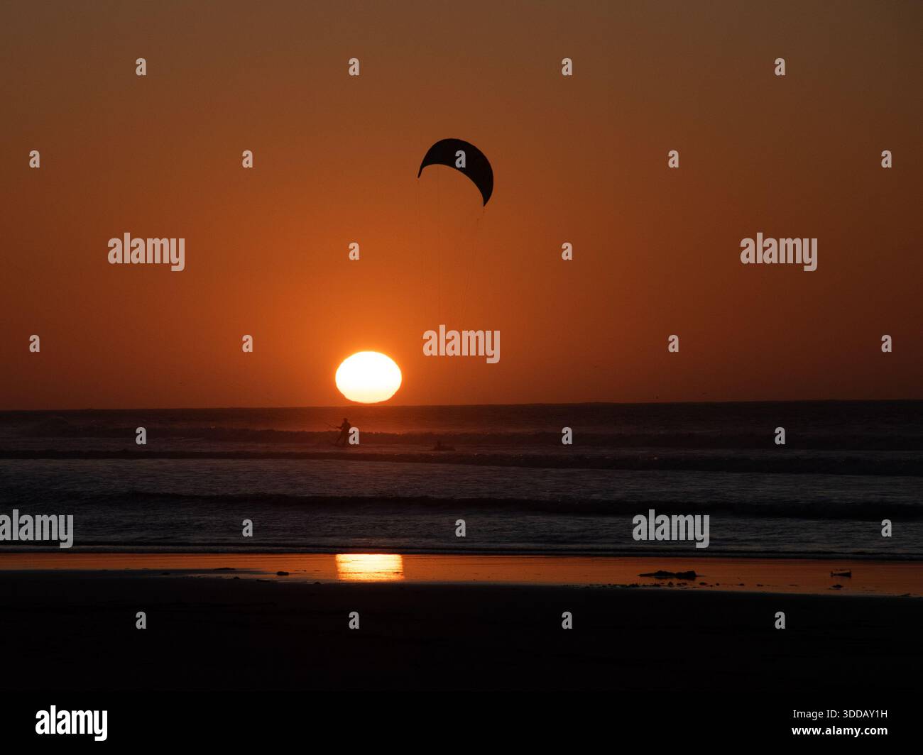 Beginner beach breaks hi-res stock photography and images - Alamy