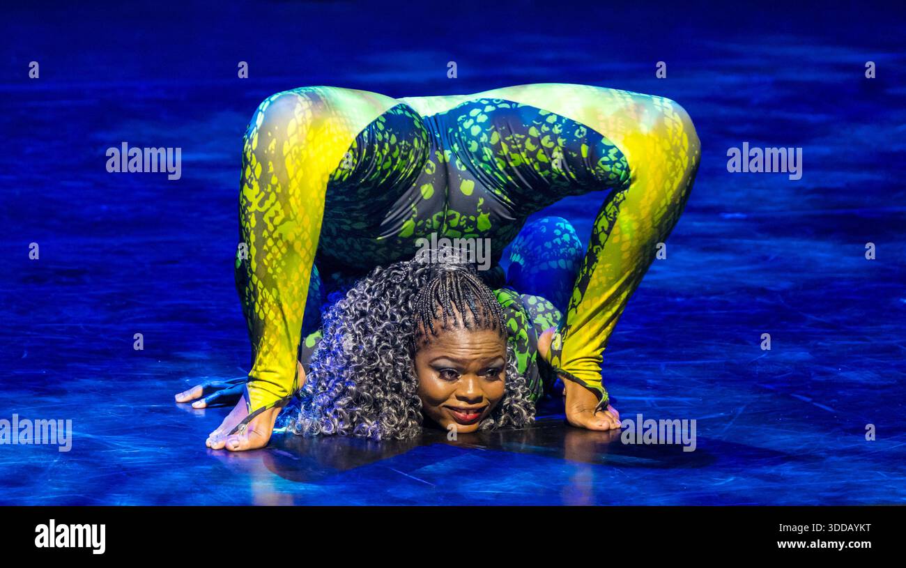 Female contortionist hi-res stock photography and images - Alamy