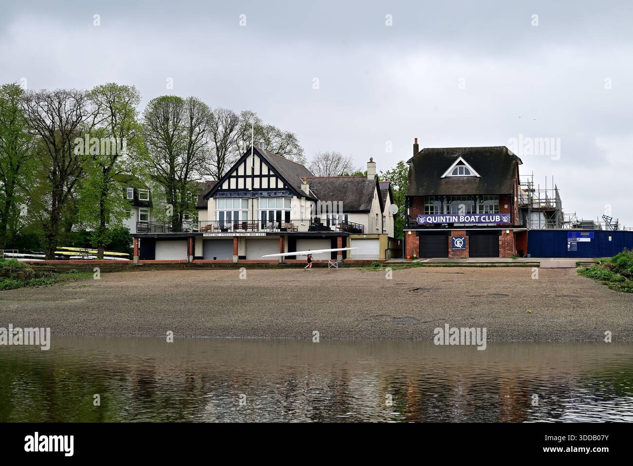 River thames mortlake london hi-res stock photography and images - Alamy