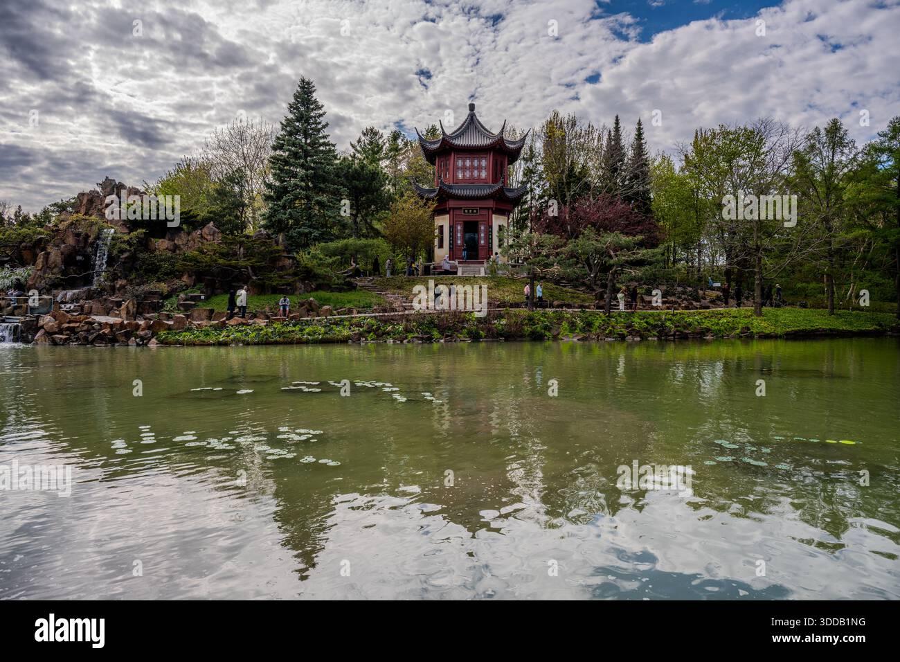 Traditional chinese pavilion stands hi-res stock photography and images ...