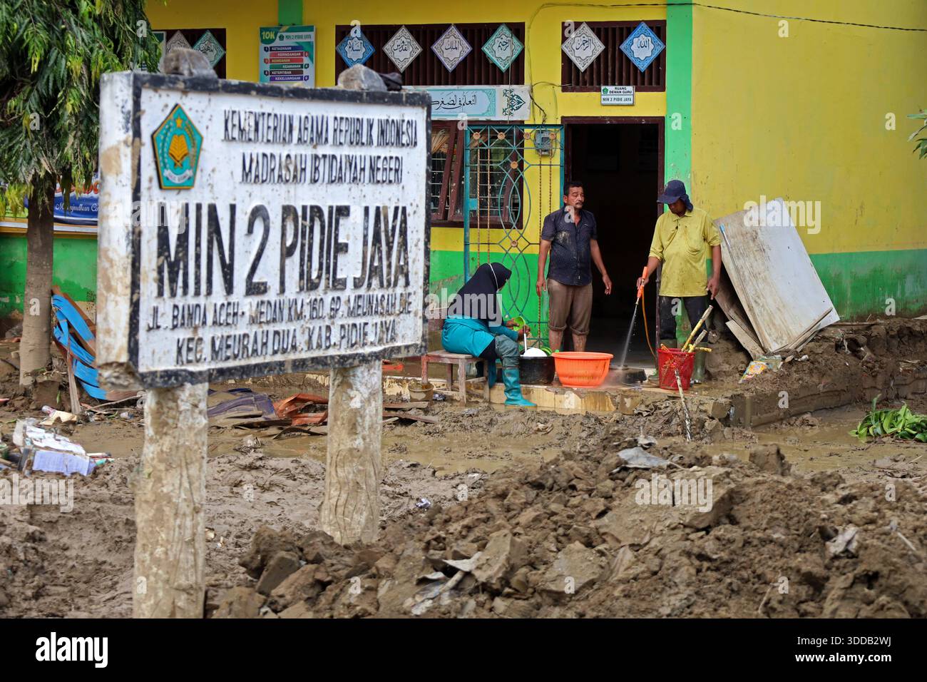 December 30, 2025, Pidie Jaya, Aceh, Indonesia: Teachers clean school ...