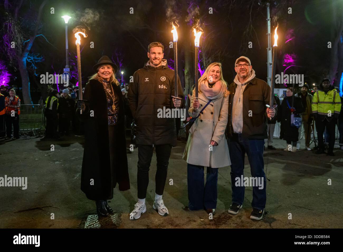 Fackelzug hogmanay 2025 -Fotos und -Bildmaterial in hoher Auflösung – Alamy