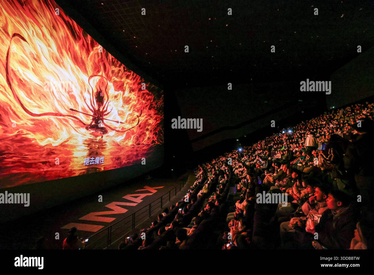 (251230) -- BEIJING, Dec. 30, 2025 (Xinhua) -- Audience watch the ...