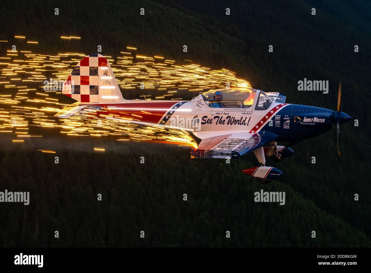 Airborne pyrotechnics hi-res stock photography and images - Alamy