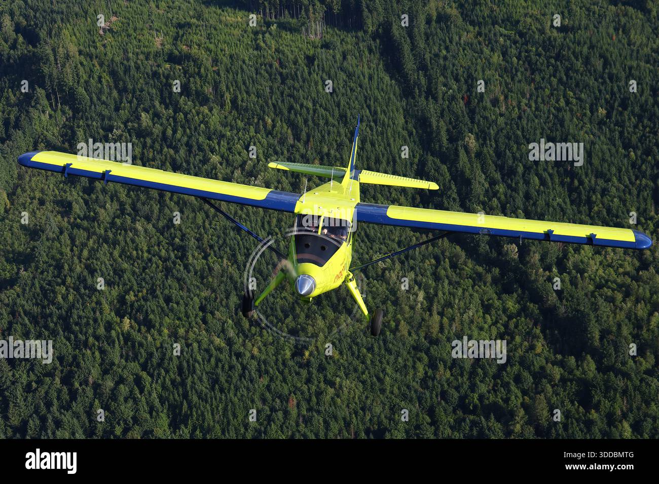 Air to air view of a De Havilland Canada DHC-2 eBeaver flying at the ...