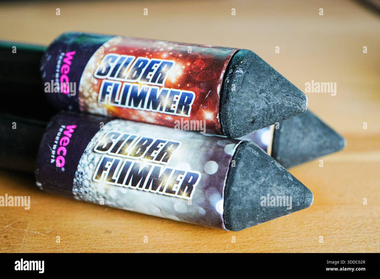 Ahrensburg Symbolfoto: Silvester, 30.12.2025 Mehrere Raketen von Weco ...