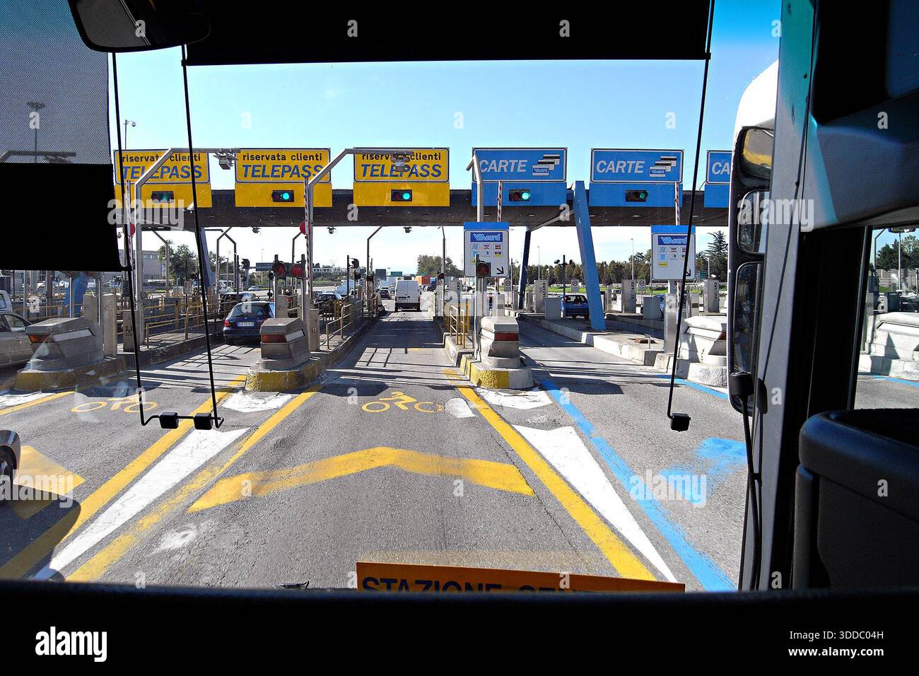 AUTOSTRADA AUTOMOBILI CASELLO TELEPASS TRAFFICO NIENTE BLOCCO DEI ...