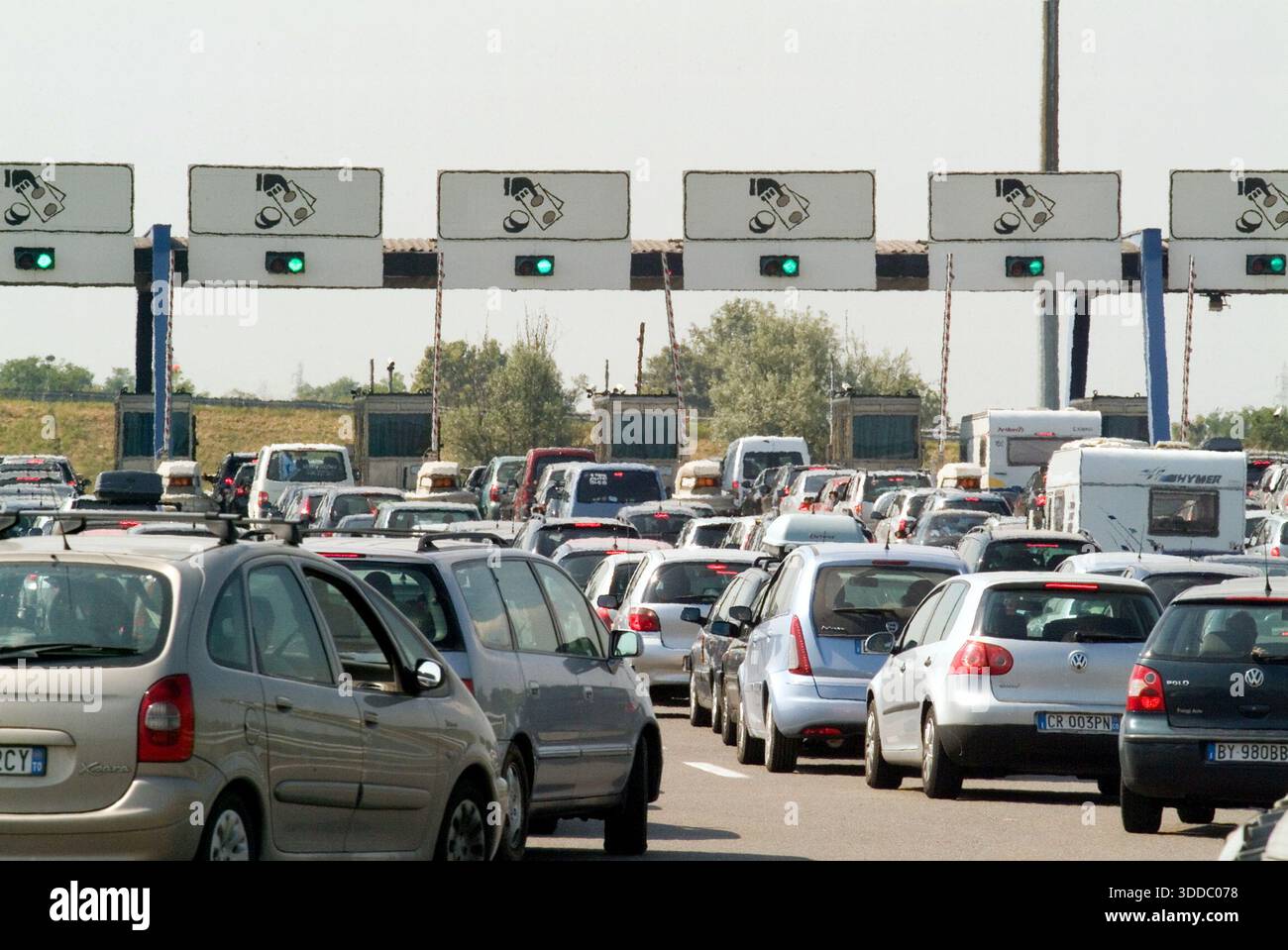 Melegnano - Traffic on the Milan-Bologna motorway, queue at the ...