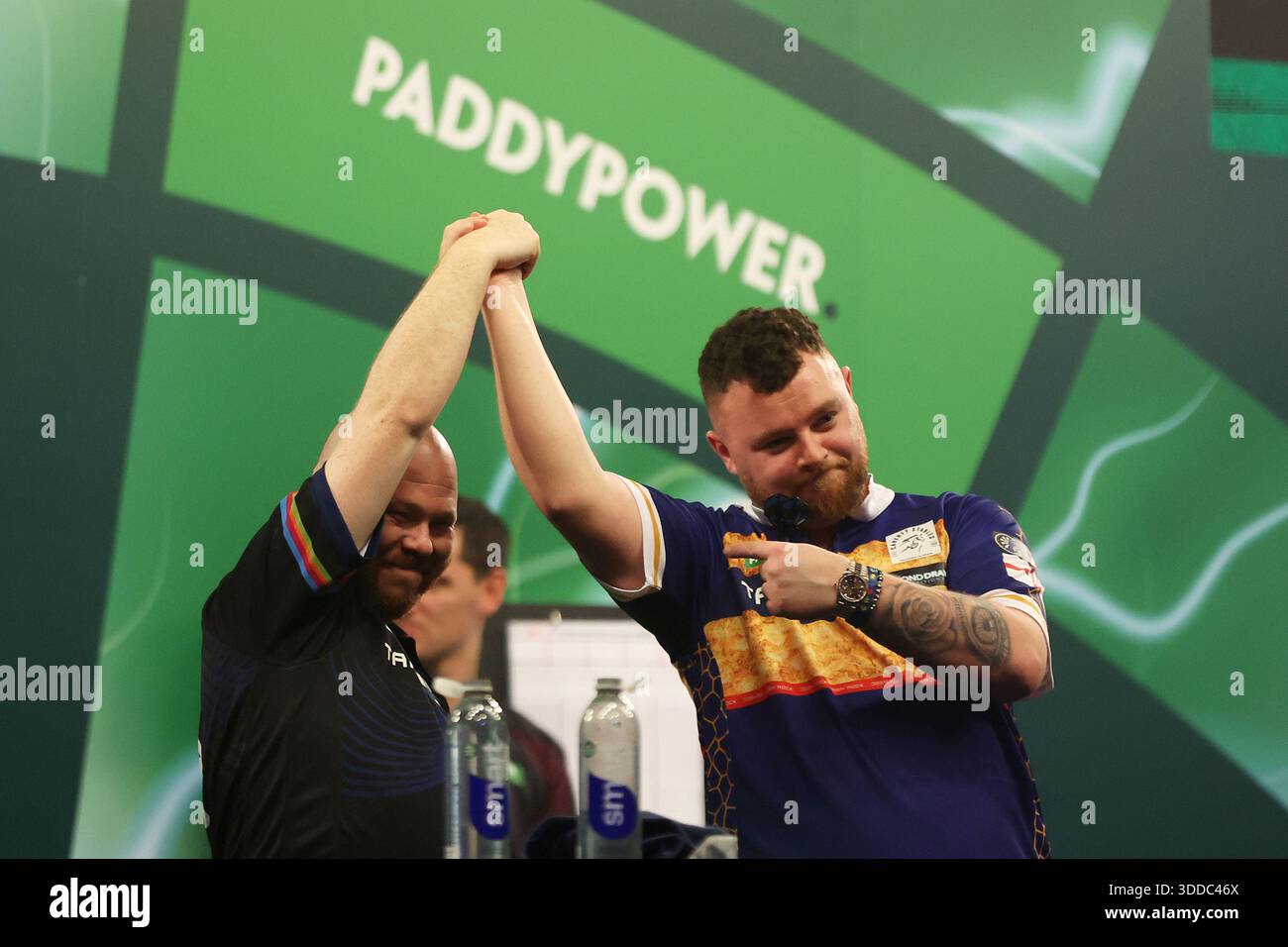 Paddy power world darts championship day seventeen alexandra hi-res ...