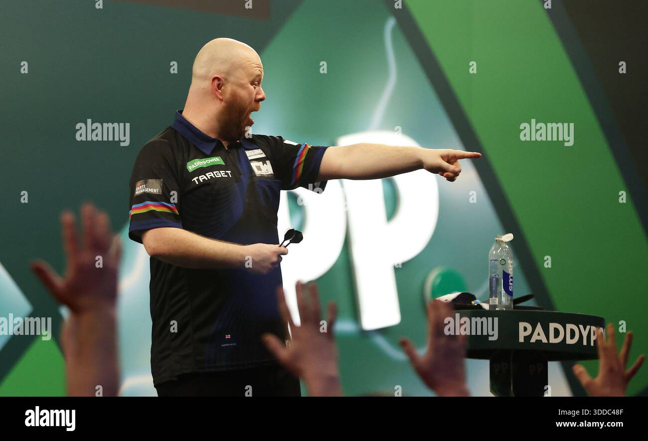 Paddy power world darts championship day seventeen alexandra hi-res ...