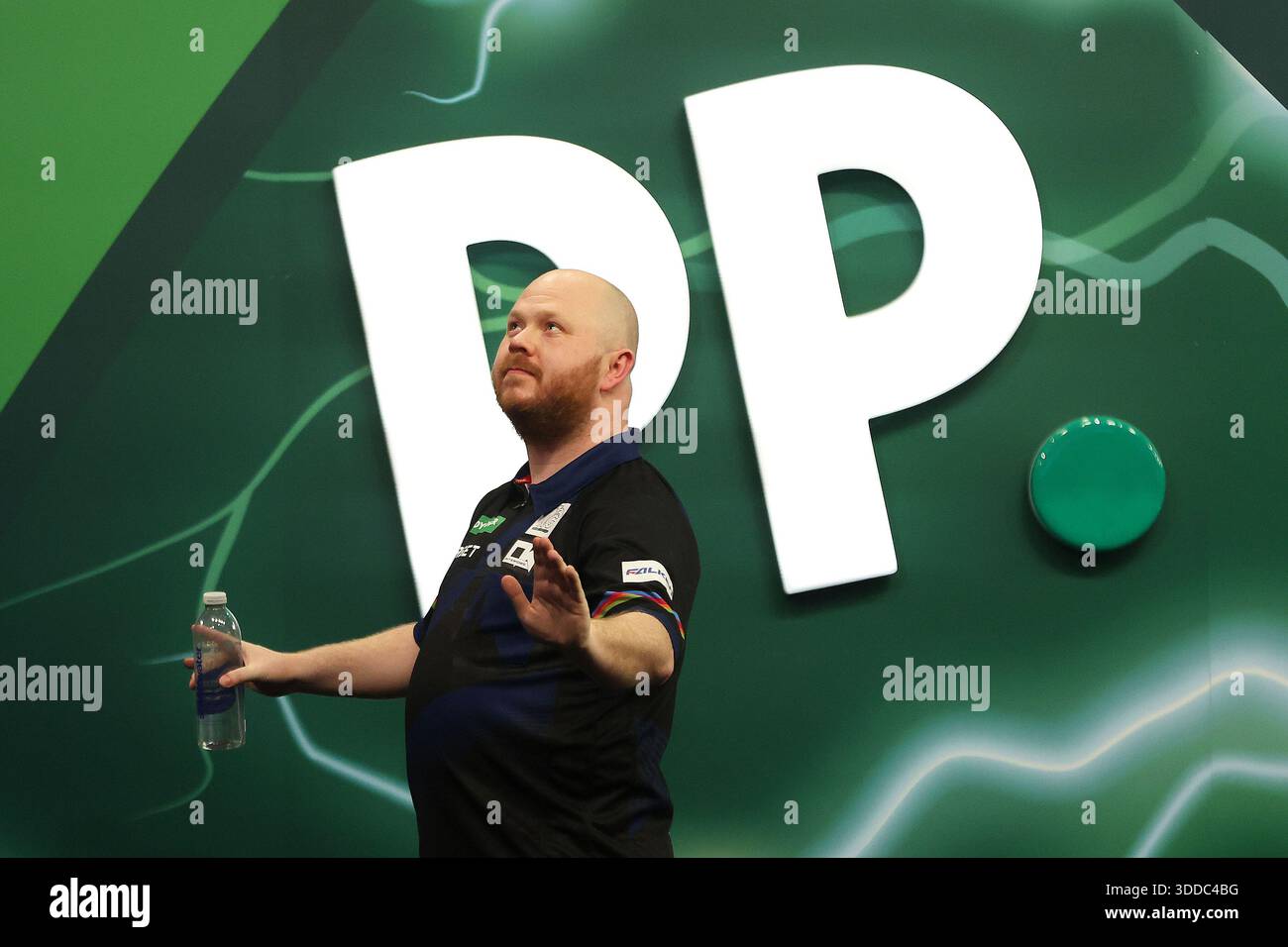 England's Justin Hood celebrates winning his match against Northern ...