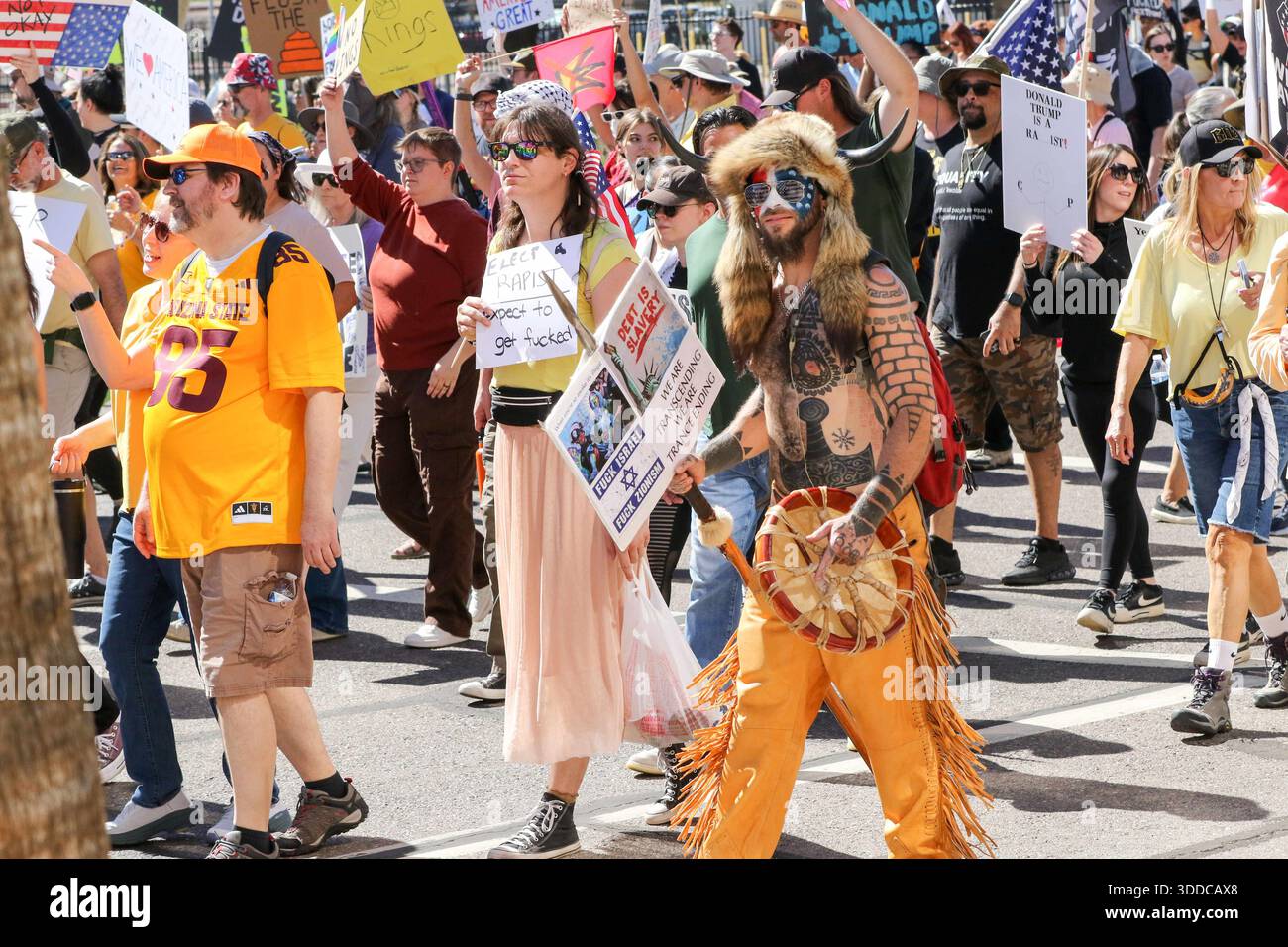 Jacob chansley qanon shaman hi-res stock photography and images - Alamy
