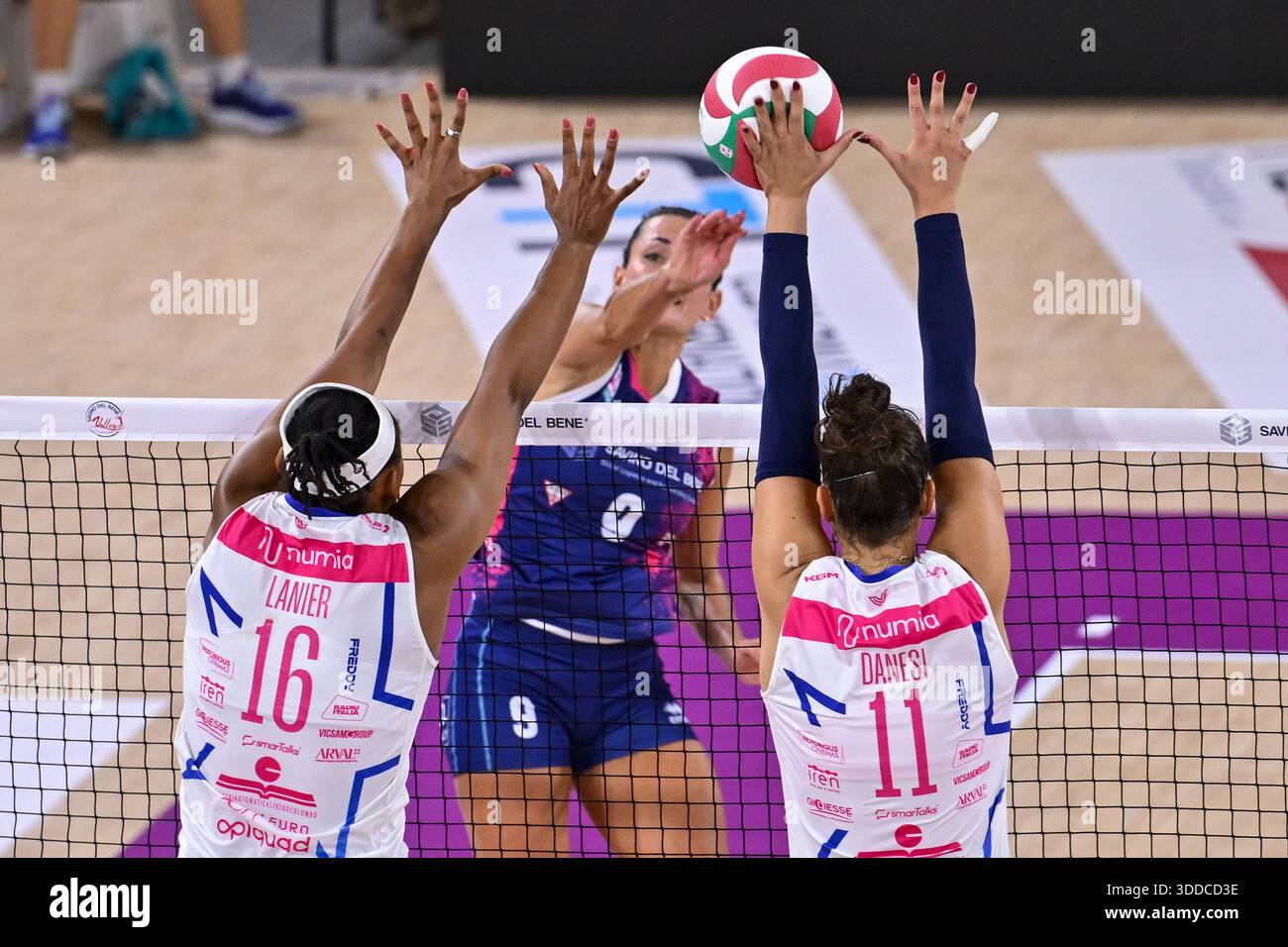 Block of Anna Danesi of Numia Vero Volley Milano during Savino Del Bene ...
