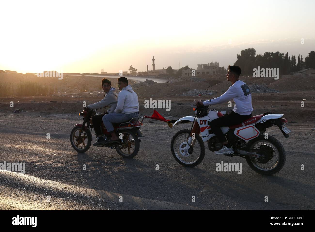 People on the outskirts of Syrian capital Damascus in Jabar district ...