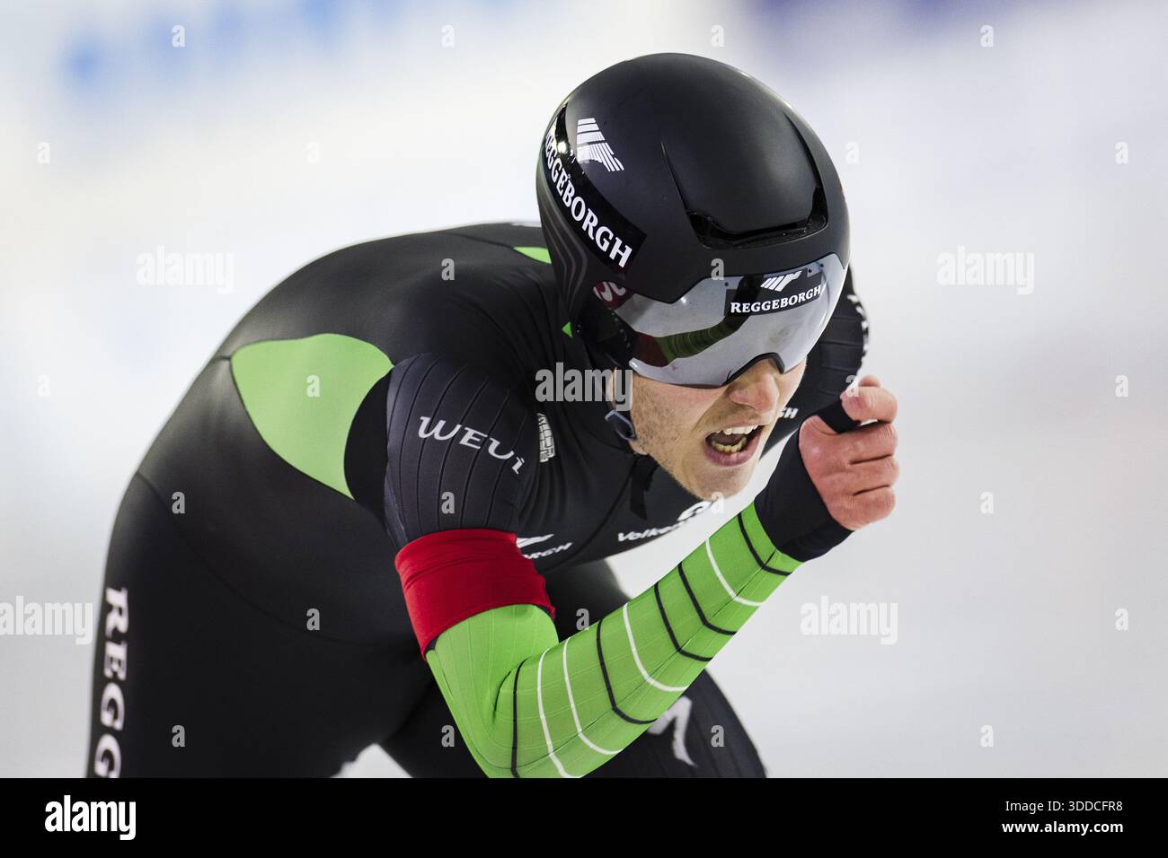 HEERENVEEN - Marcel Bosker in action during the men's 1500m on the ...
