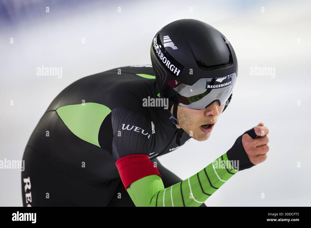 HEERENVEEN - Marcel Bosker in action during the men's 1500m on the ...