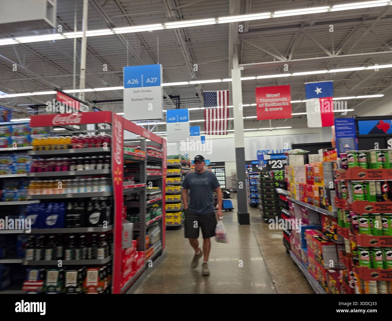 Walmart store interior cart hi-res stock photography and images - Alamy