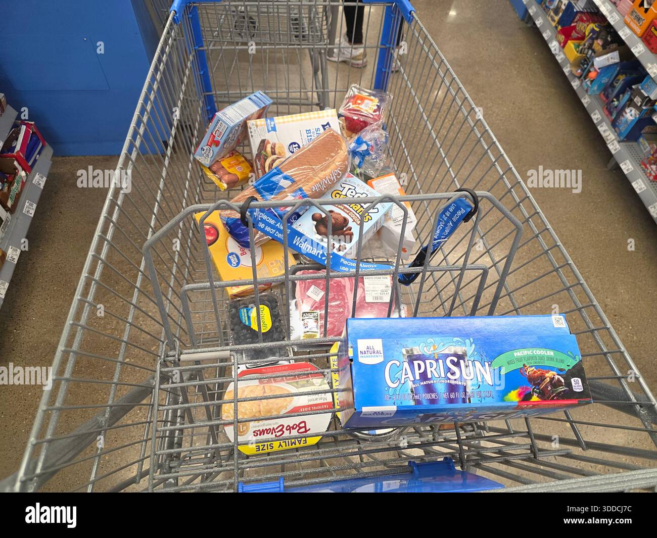 Walmart store interior cart hi-res stock photography and images - Alamy