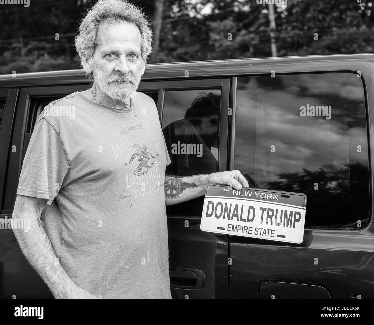 Donald trump social Black and White Stock Photos & Images - Alamy