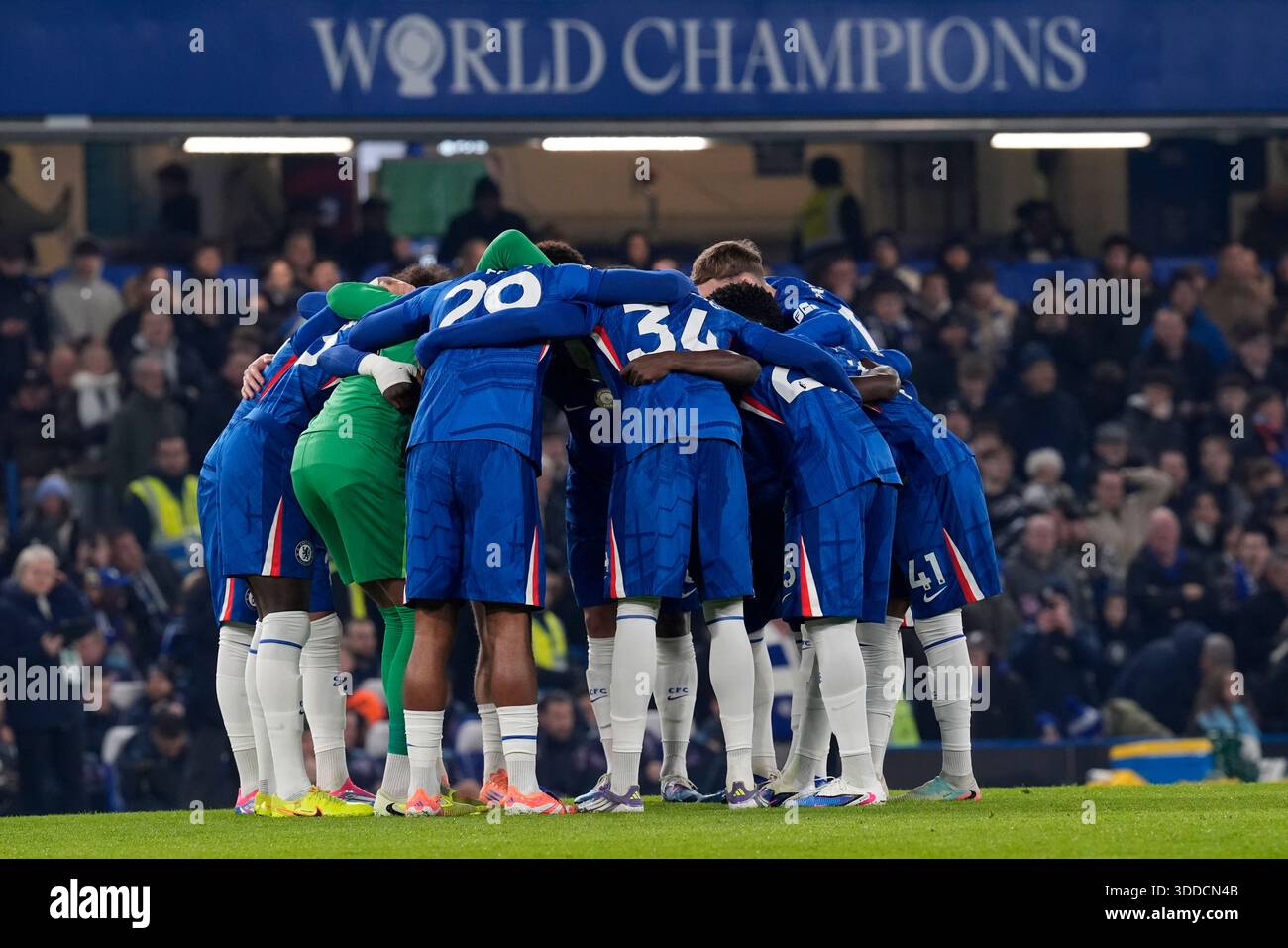 Chelsea players in a huddle before the Premier League match at Stamford ...