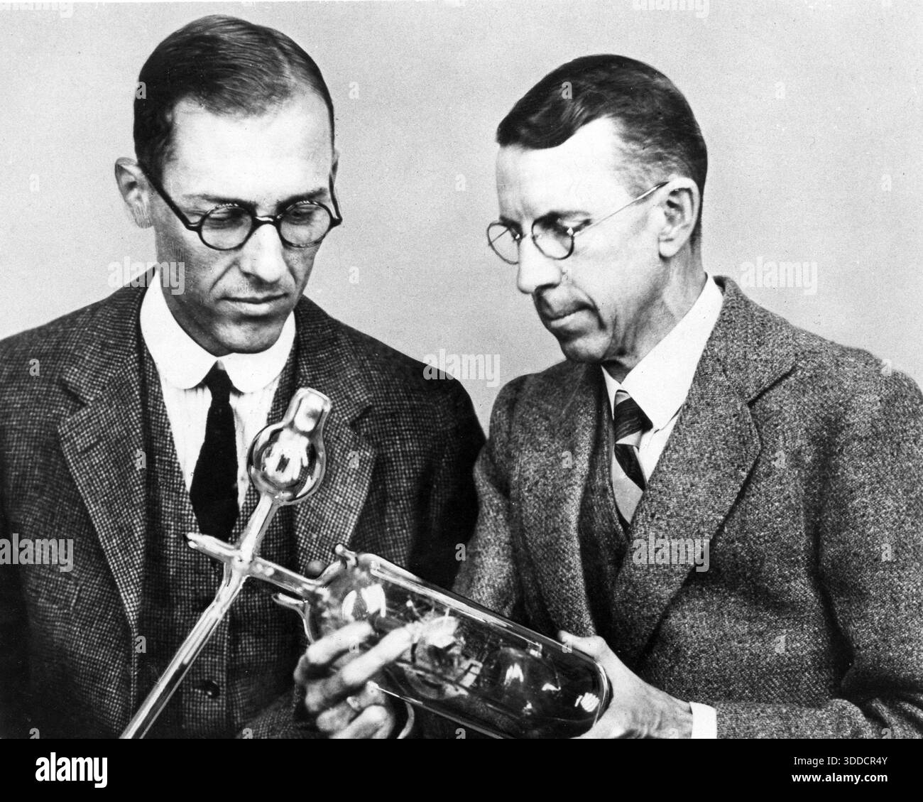 American physicists Clinton Davisson (1881-1958) and Lester Germer ...