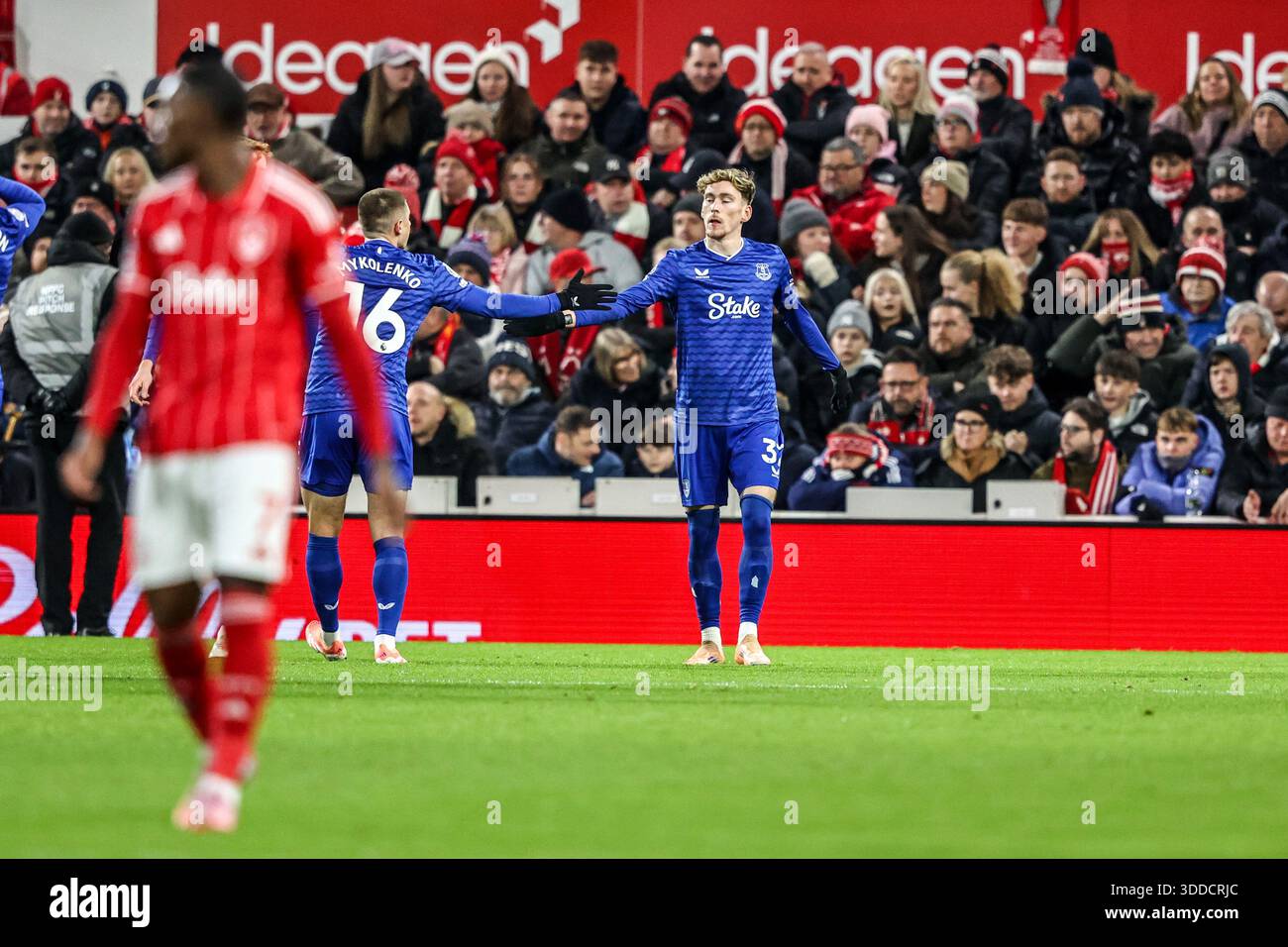 James Garner of Everton celebrates his goal to make it 0-1 during the ...