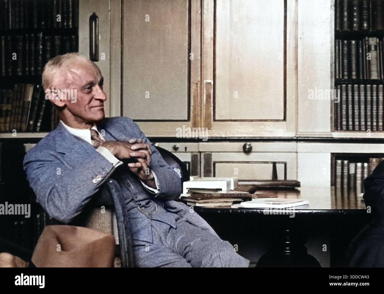 Doctor harvey cushing hi-res stock photography and images - Alamy