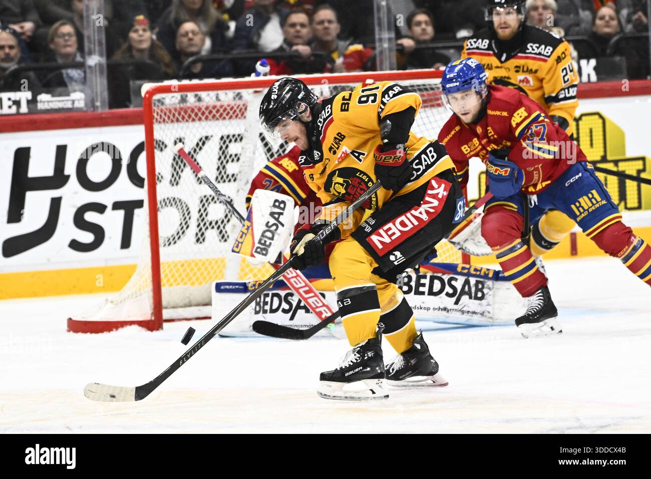 STOCKHOLM , SWEDEN 20251230Luleås Brian O'Neill during Tuesday's SHL ...