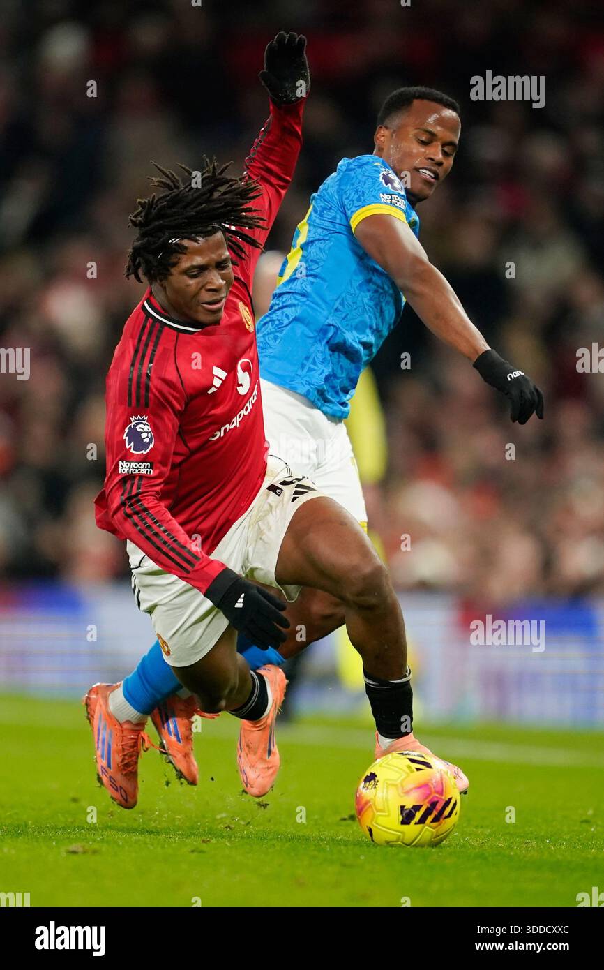 Manchester United's Patrick Dorgu and Wolverhampton Wanderers' Jhon ...