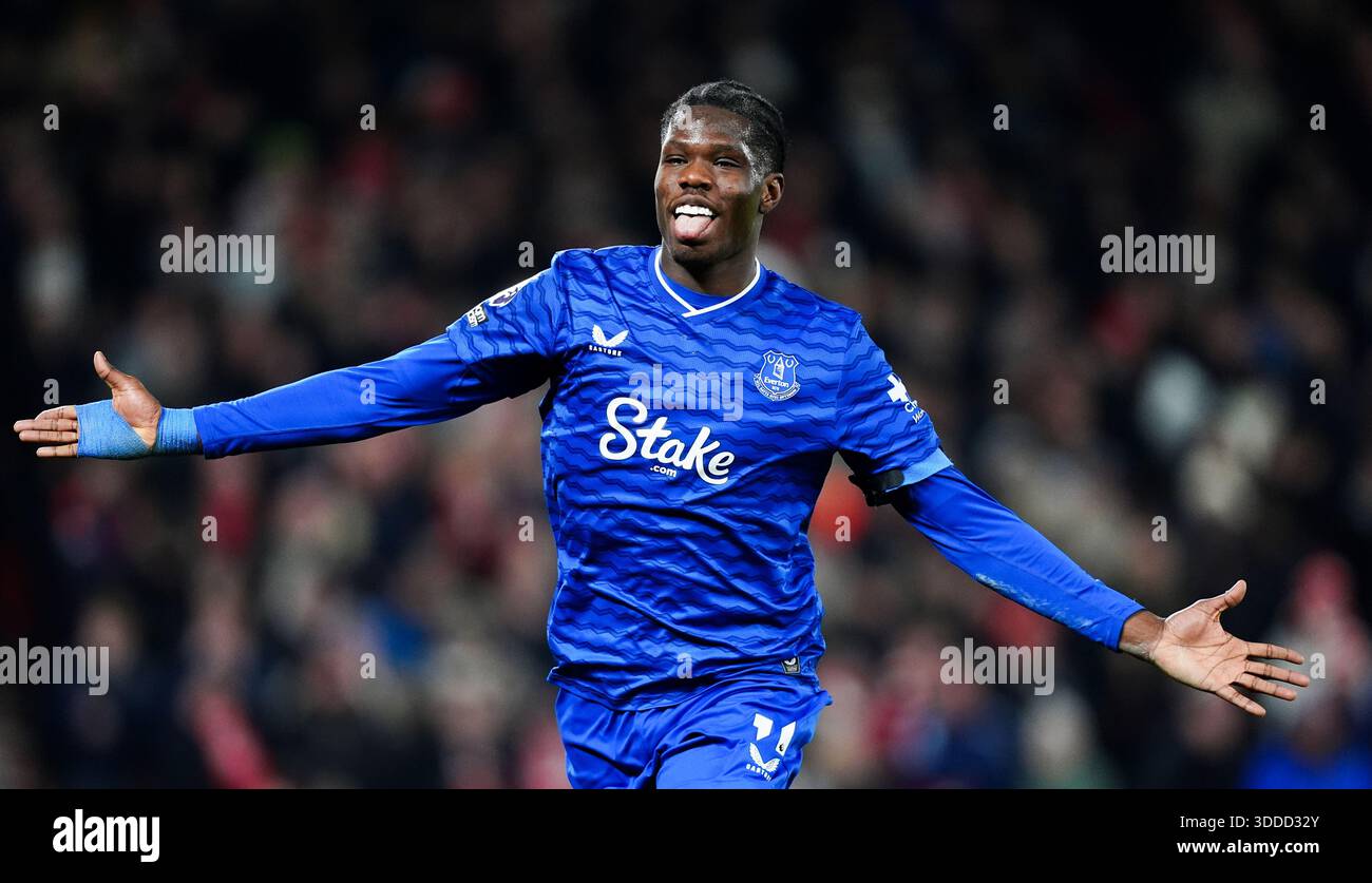 Everton's Thierno Barry celebrates scoring his sides second goal during ...