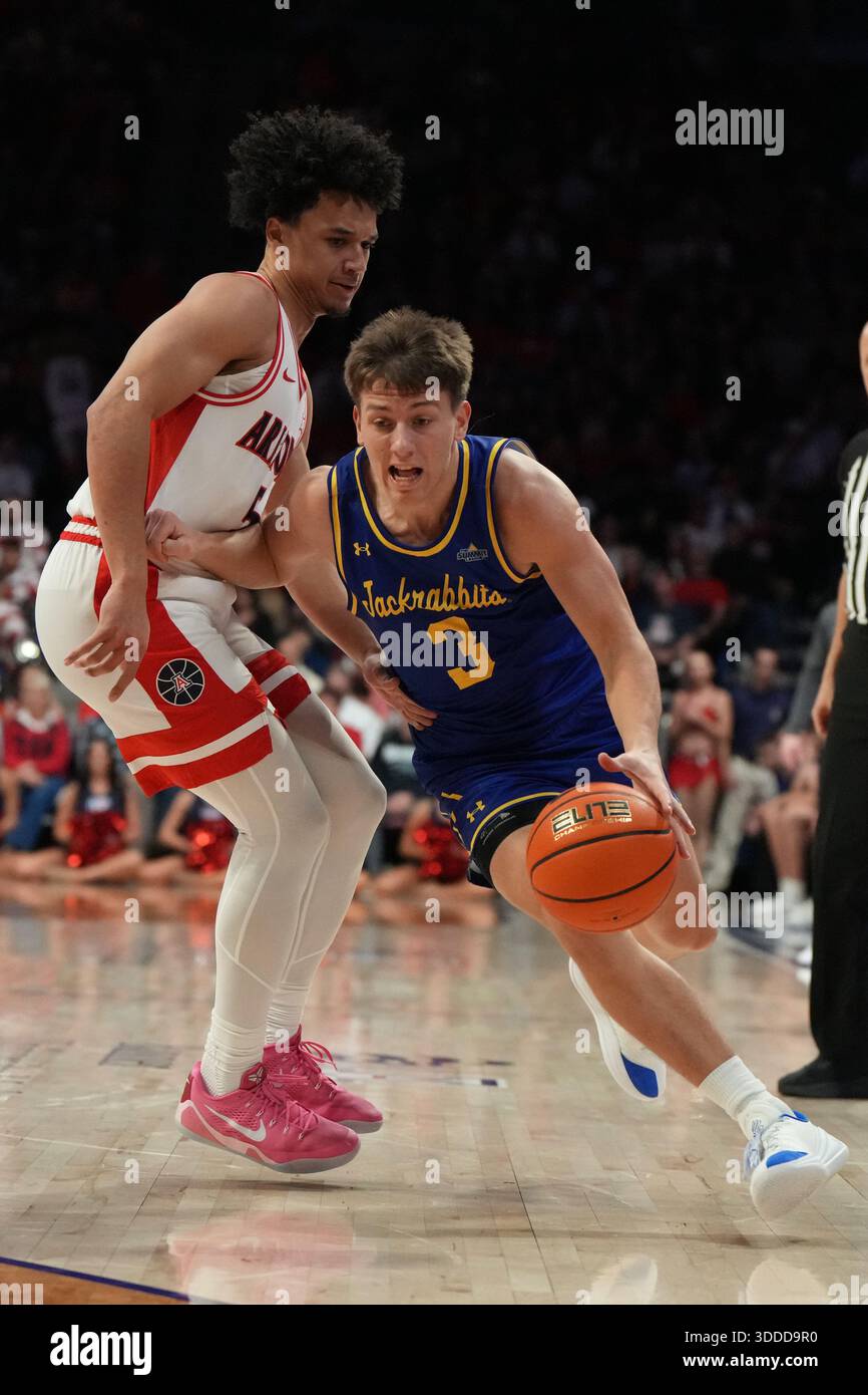 South Dakota State guard Joe Sayler (3) during the first half of an ...